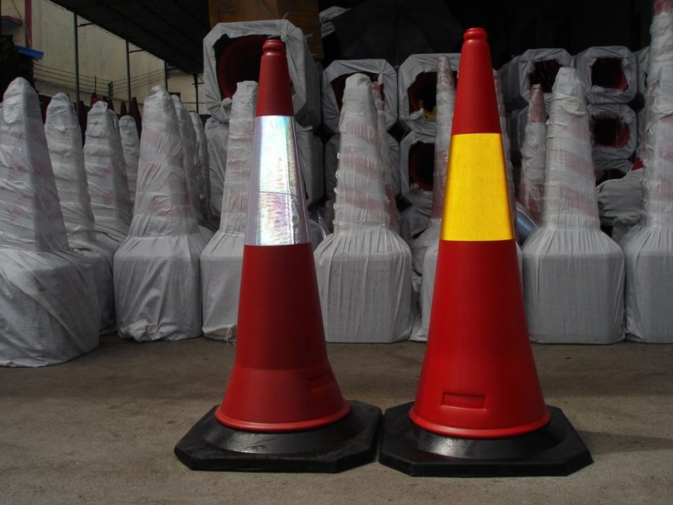 100cm PE Traffic Cone ES-A04 - Woodend Limited | Safety Equipment Experts
